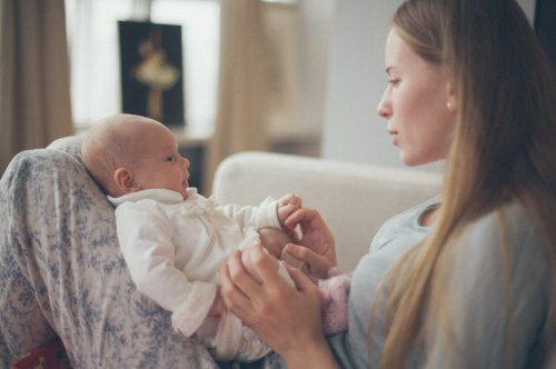 Les bienfaits de chanter des berceuses aux bébés - Être parents