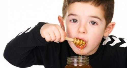 Les raisons pour lesquelles le miel n’est pas conseillé aux bébés ...